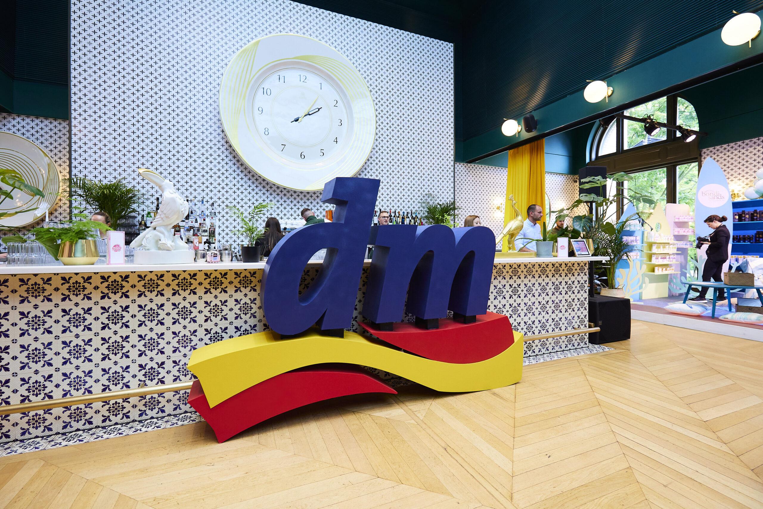 Újra béreket emel a dm - Trade magazin