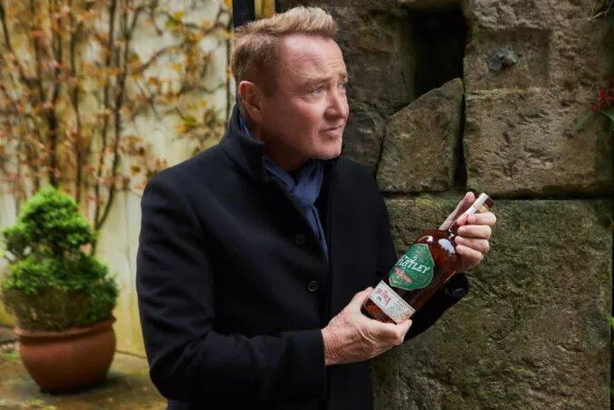Saját neve alatt dobta piacra első ír whiskey-jét Michael Flatley ...